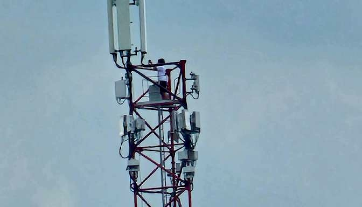 Risking Life for a Selfie? Two Boys Climb a 50-Meter Communication ...