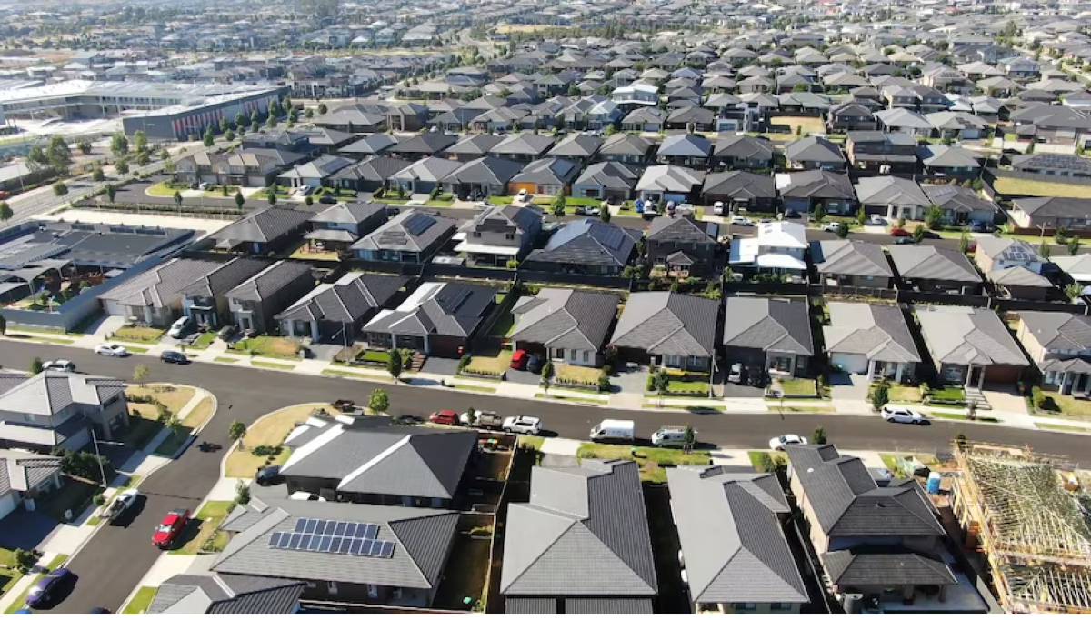 Australians Have Nowhere to Live, Settling in Old Transformer Huts | BB.LV