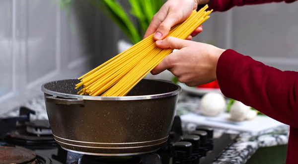 Why Spaghetti Sticks Together: Scientists Pointed Out Common Mistakes ...
