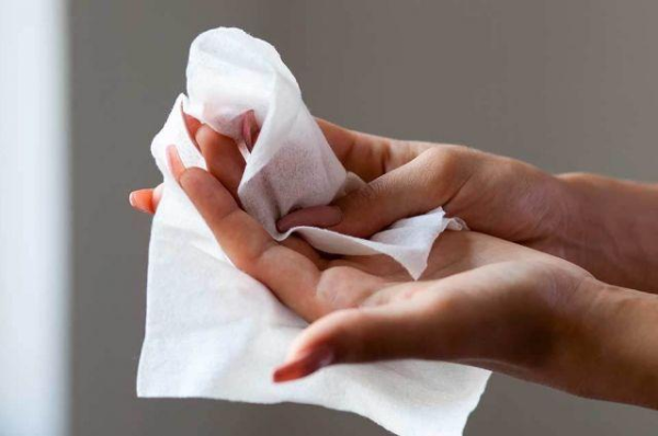 A medic explained why it is not advisable to frequently use wet wipes ...