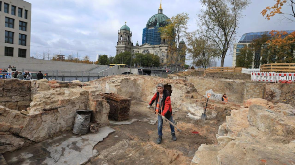 German archaeologists have uncovered a Jewish quarter in the center of ...