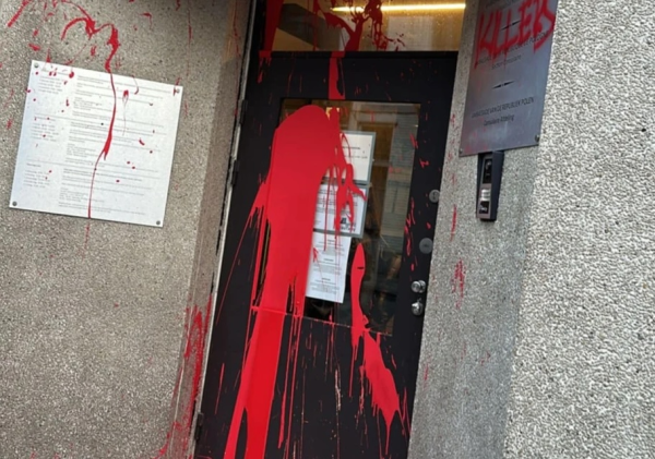 Polish Consulate in Brussels Defaced with Inscriptions — TVP | BB.LV