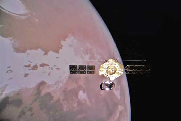 Chinese Probe Monitors Mysterious Comet | BB.LV