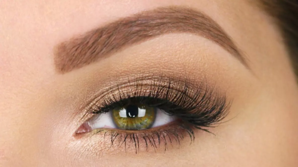 Makeup Artists Named the Most Fashionable Color in Makeup for 2026 That ...