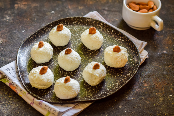 Delicious and Healthy Cottage Cheese Dessert a la 'Raffaello' | BB.LV