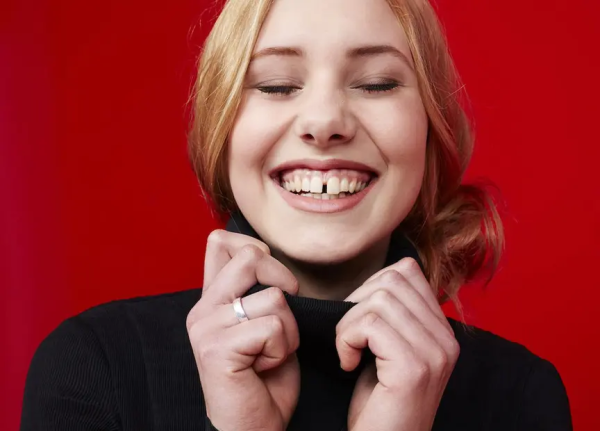 The Gap Between Teeth: A Charming Feature or a Health Threat? | BB.LV
