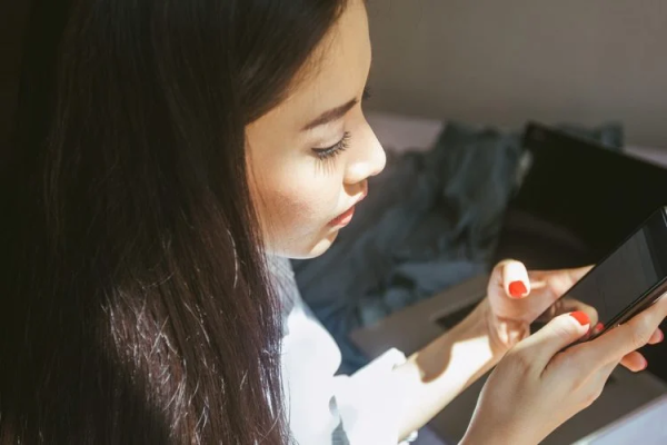 Memory or Unfinished Feelings: Psychologists Explain Why People Keep ...